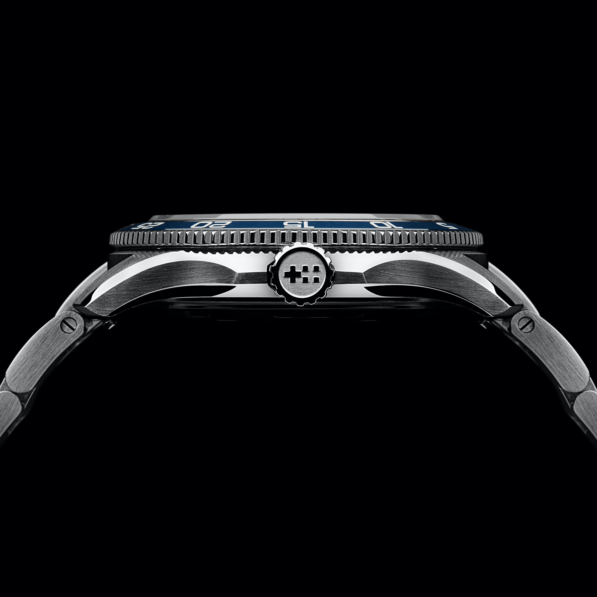 C60 Trident Pro 300 Bracelet - 40mm | Christopher Ward