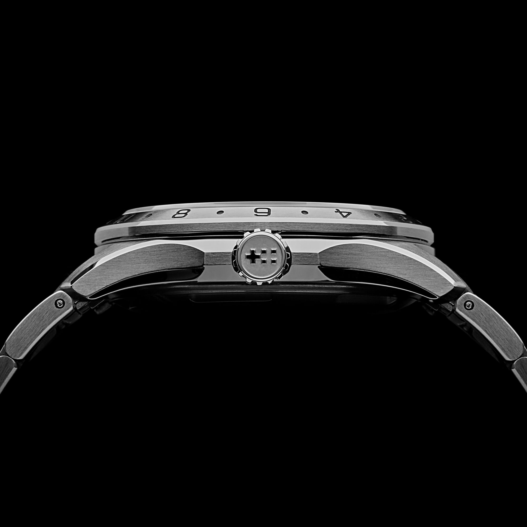 C63 Sealander GMT | Christopher Ward