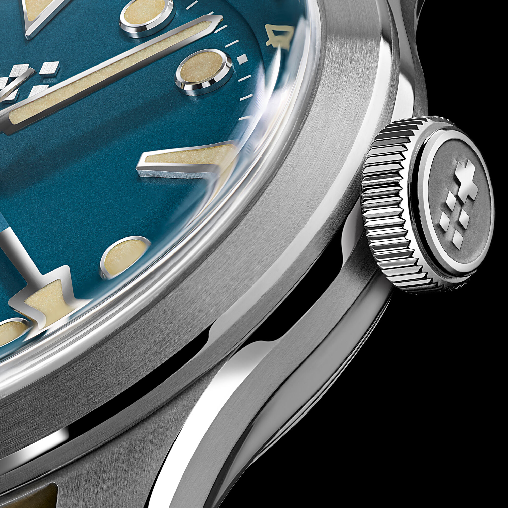 C65 Dune GMT | Christopher Ward