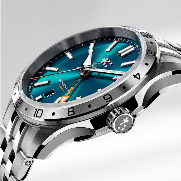 C63 Sealander GMT | Christopher Ward