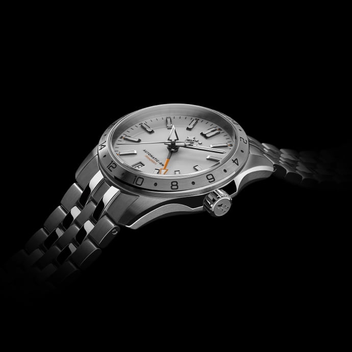 Loupe: Discover the new C63 Sealander 36 GMT