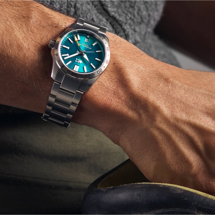 Loupe: Discover the new C63 Sealander 36 GMT