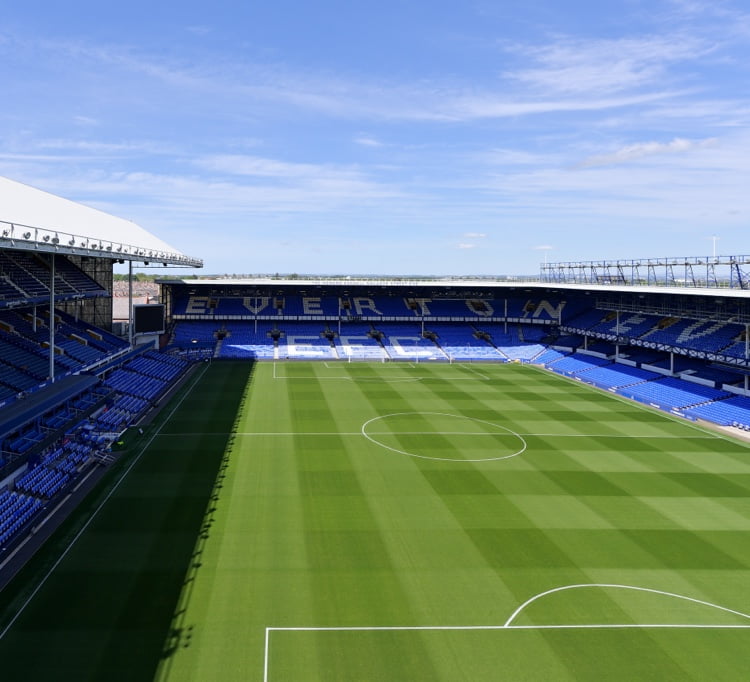 Loupe: Watch Everton train at Goodison! | Christopher Ward